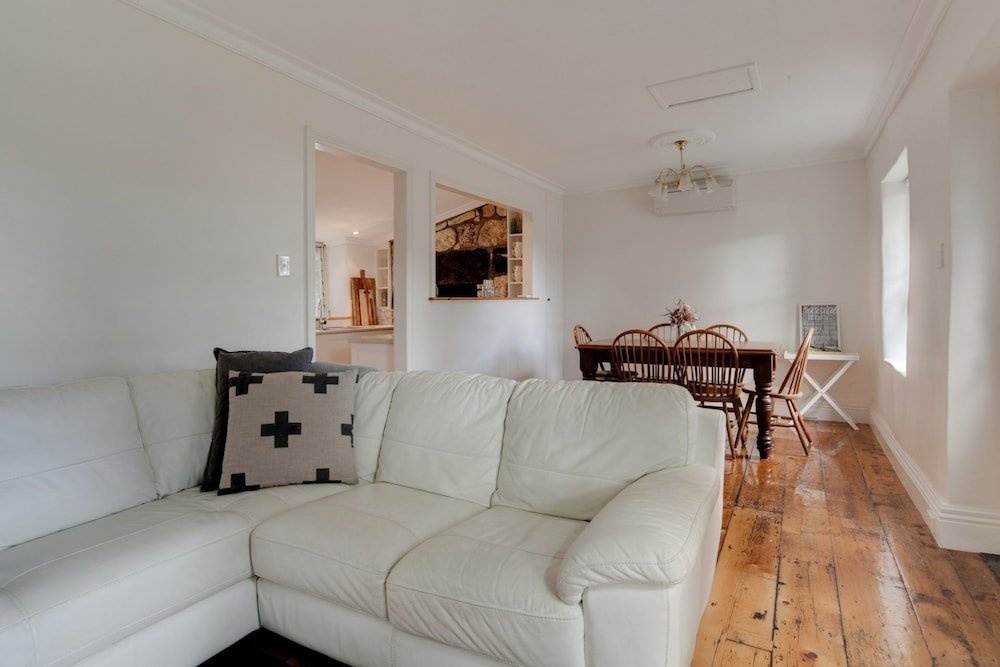 Magnetic Cottage Circa: 1850'S 3*, (Порт-Фейри) , цены 2024 от 22603 руб, отзывы, фото номеров