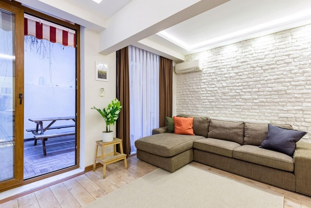 Missafir Excellent Flat With Backyard In Nisantasi, (Стамбул) , цены ...
