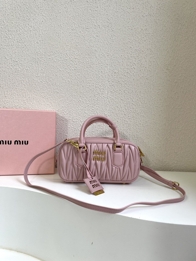 Сумка на плечо Miu Miu купить с доставкой по выгодным ценам в