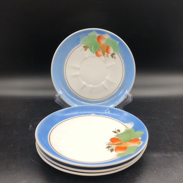 Набор из четырёх блюдец с изображением клубники, фарфор, крытье, деколь, золочение, Барановский ...