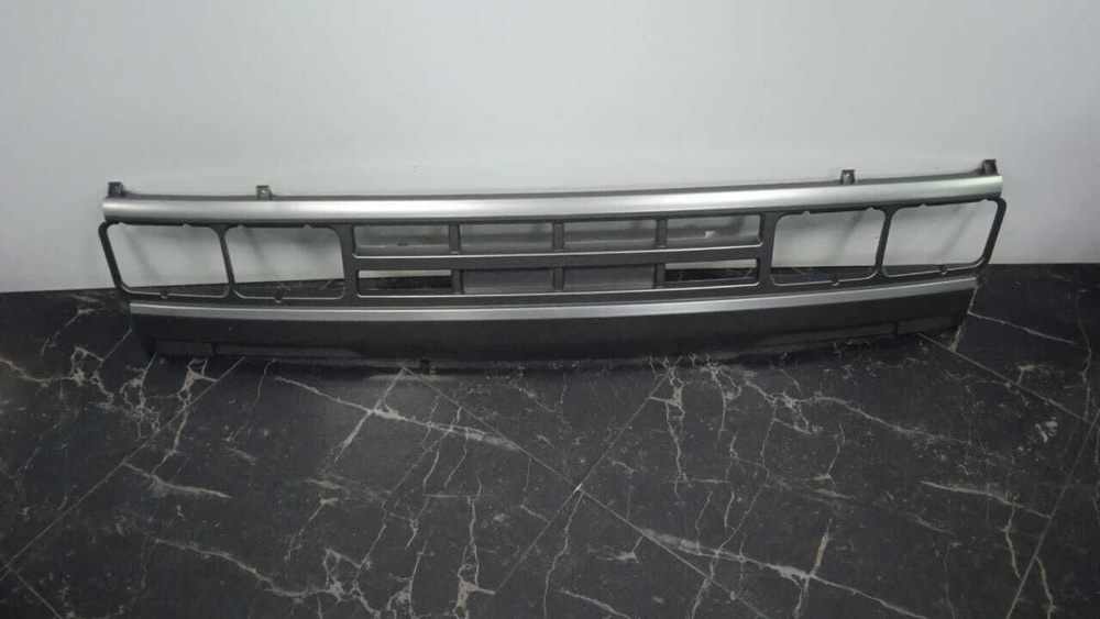 Решетка радиатора ISUZU FORWARD 1994-2000 год, ширина 105 см, узкая база, ZEVS - ZEVS арт ...