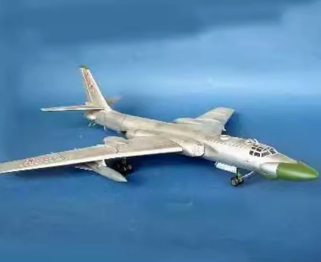 Trumpeter 1/72 01613 Tu-16K-10Барсук С Самолеты - купить с доставкой по ...