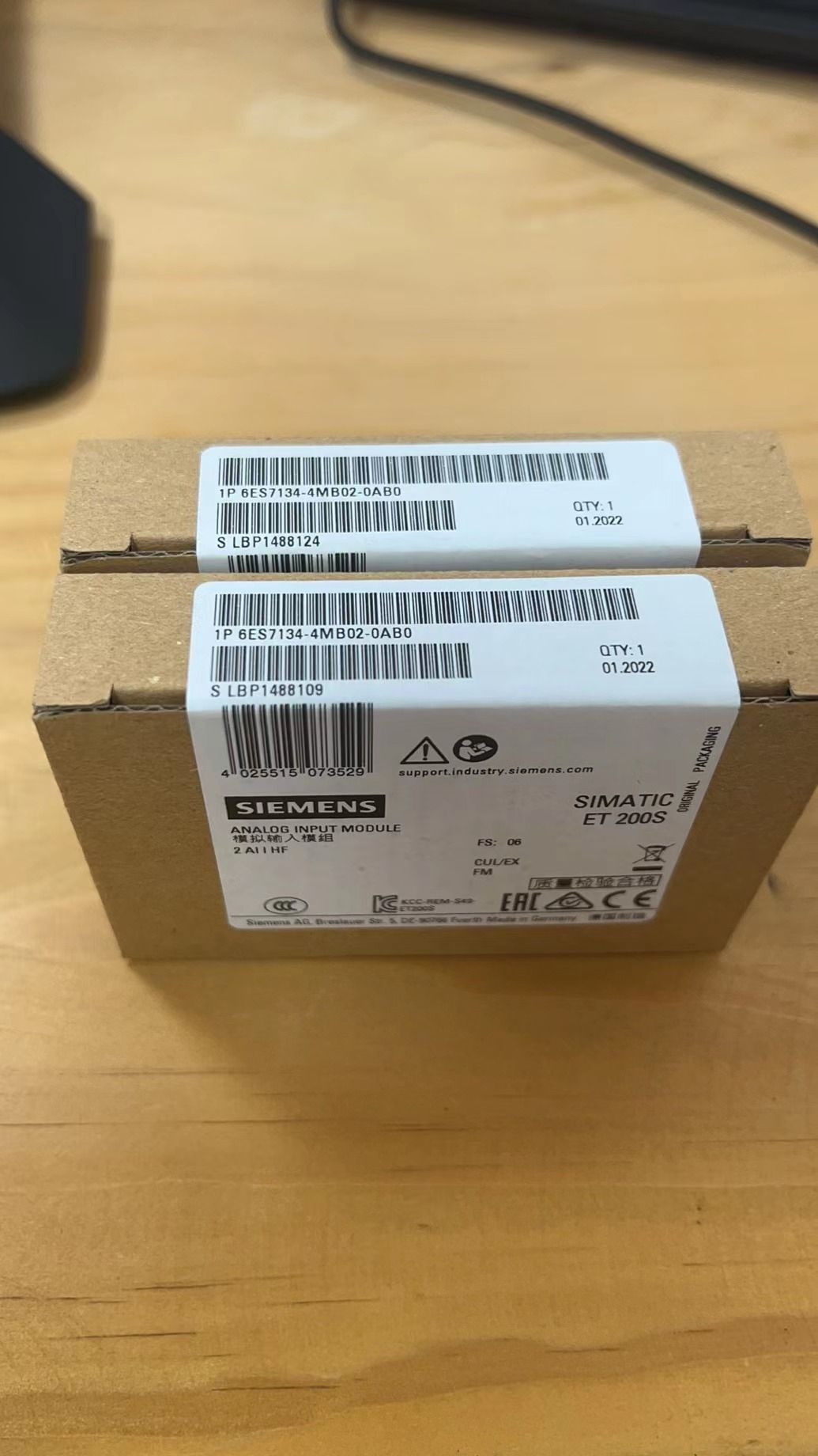 1 Новый и оригинальный, для свободного транспорта Siemens 6ES7134-4MB02 ...