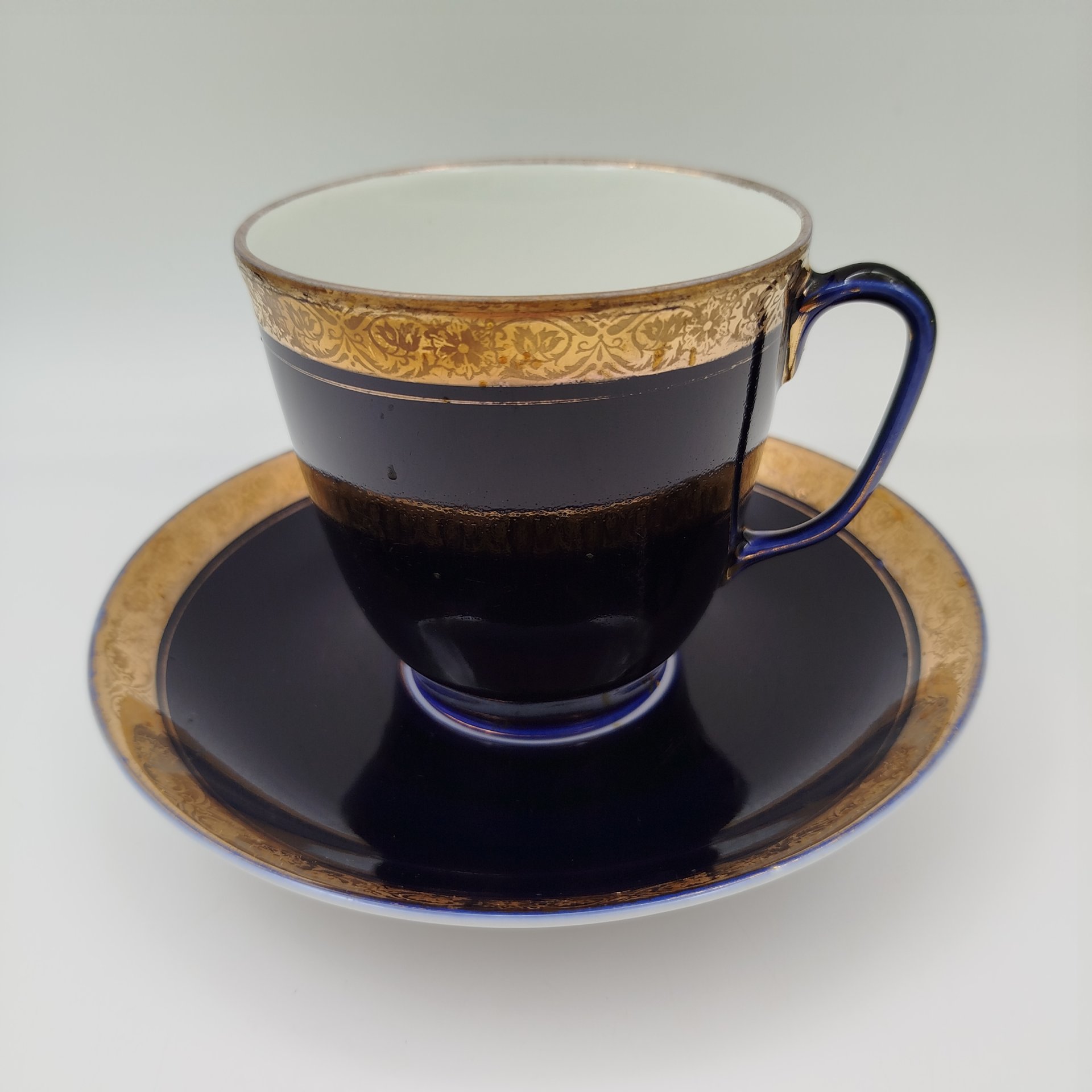 Пара чайная, украшенная цветочным декором, форма "Малый колокол" фарфор ...