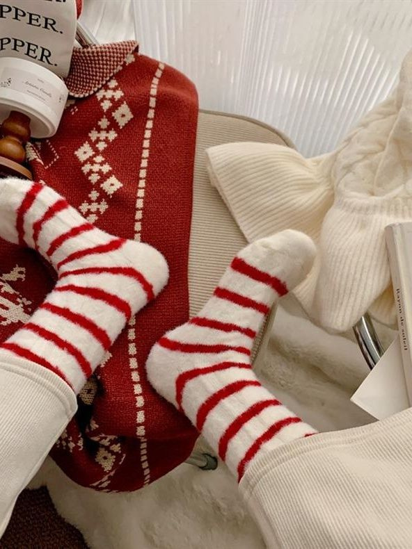 Носки Женский Miu Miu размер универсальный Бархат стрейч Фитнес Зима рубиновый Домашний Китай