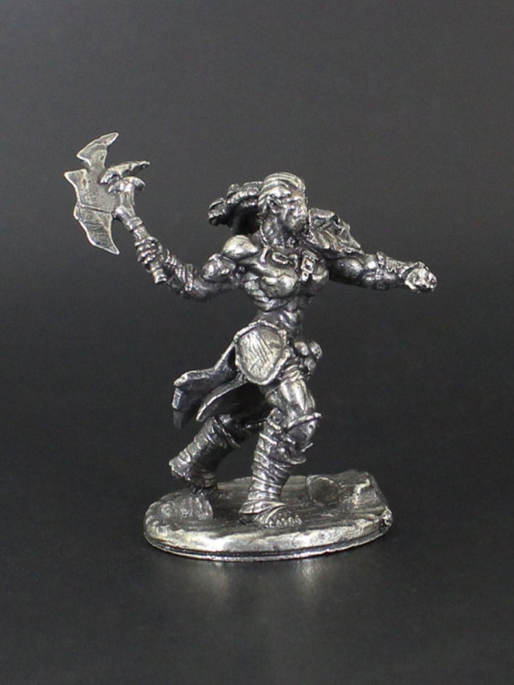 Миниатюра ДнД / DnD / Dungeons & Dragons Орчиха Варвар (Металлическая 32мм, Литье, база 25мм ...