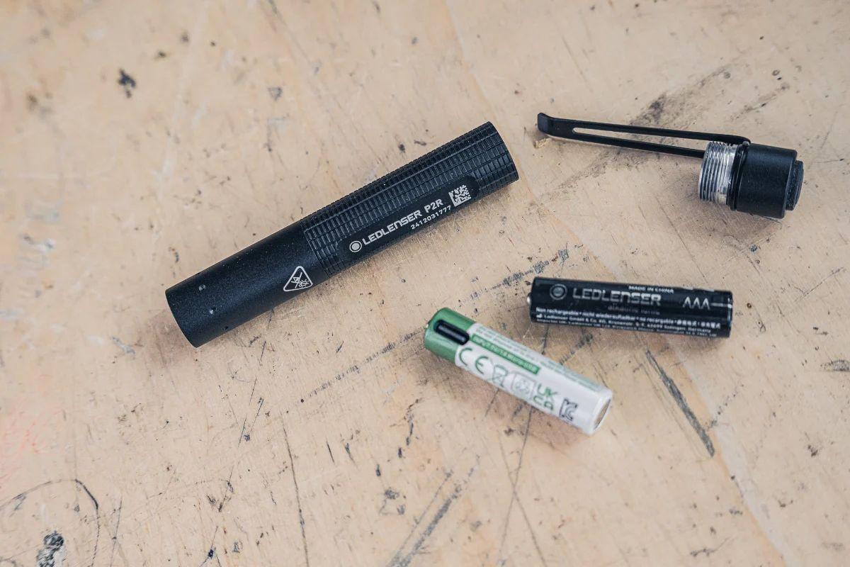 LED Lenser Фонарь ручной купить на OZON по низкой цене (3338117940)