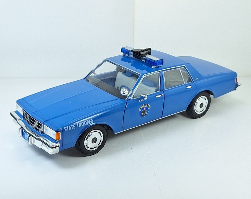Коллекционная модель автомобиля Greenlight CLEVROLET Caprice "Maine ...