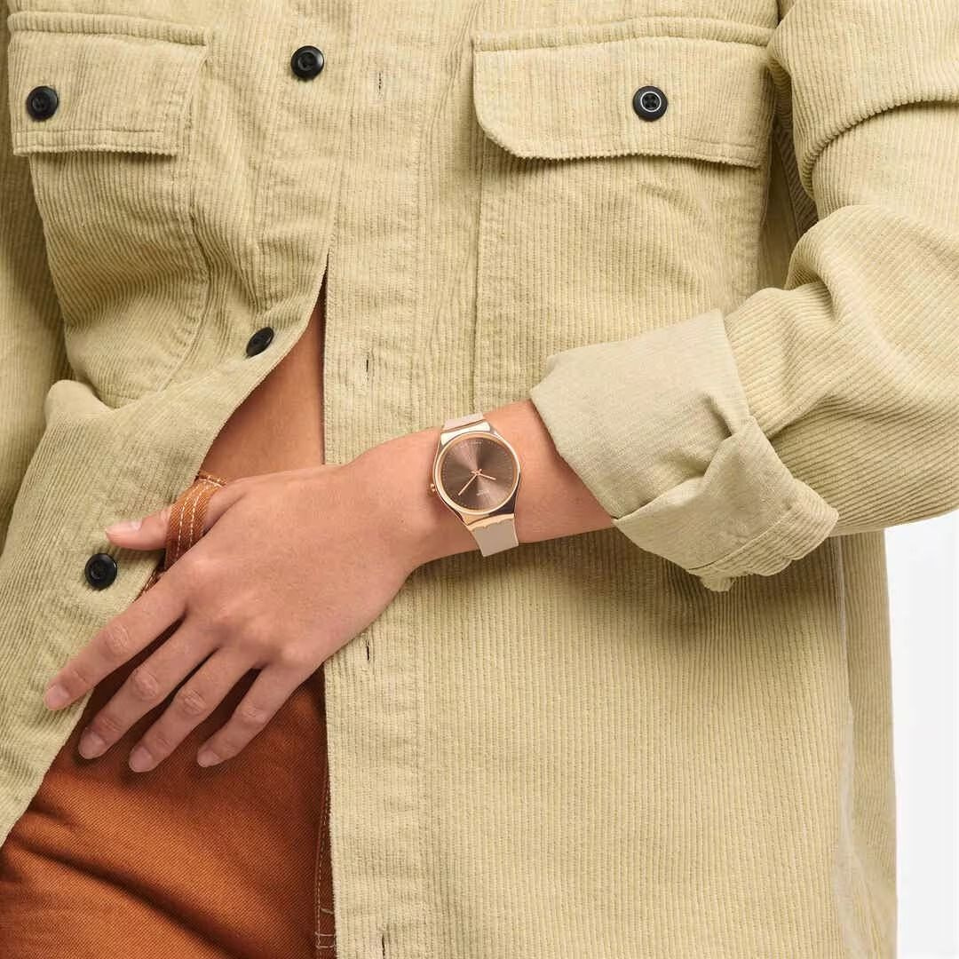 Swatch Часы наручные Кварцевые Skinrosee, SYXG101 купить на OZON по ...