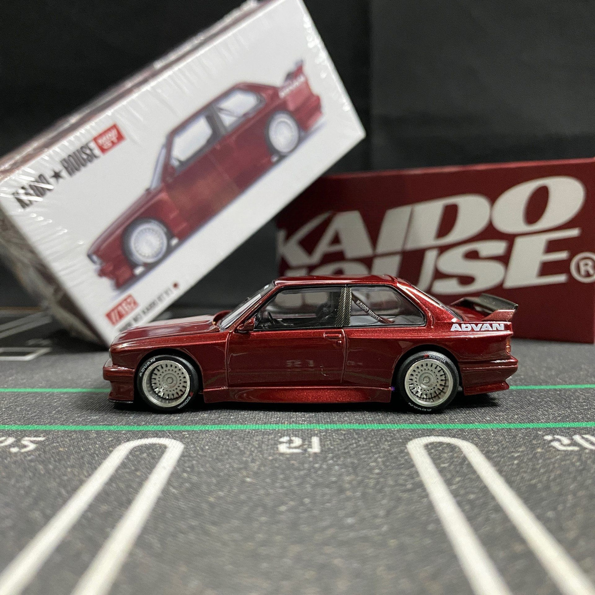 MINI GT+KAIDO KHMG162 BMW M3 (E30) KAIDO GT V1 Литой под давлением ...