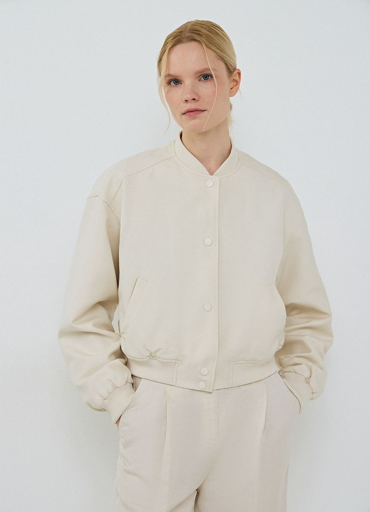Бомбер Женский O'STIN Карманы бежевый Текстиль, размер 44 Длинный На любой сезон полуприлегающий ...