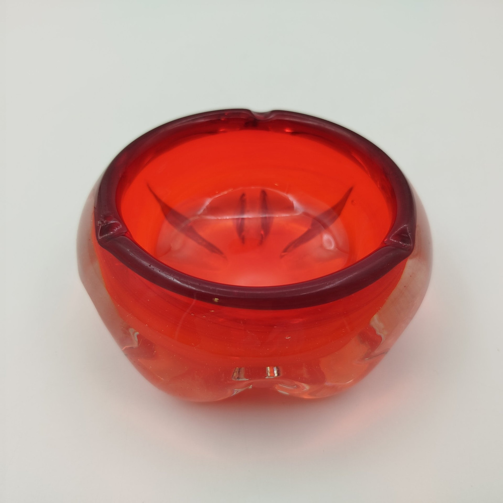 Пепельница красного оттенка, стекло, гутная техника, СССР, 1960-1980 гг. купить на OZON по ...