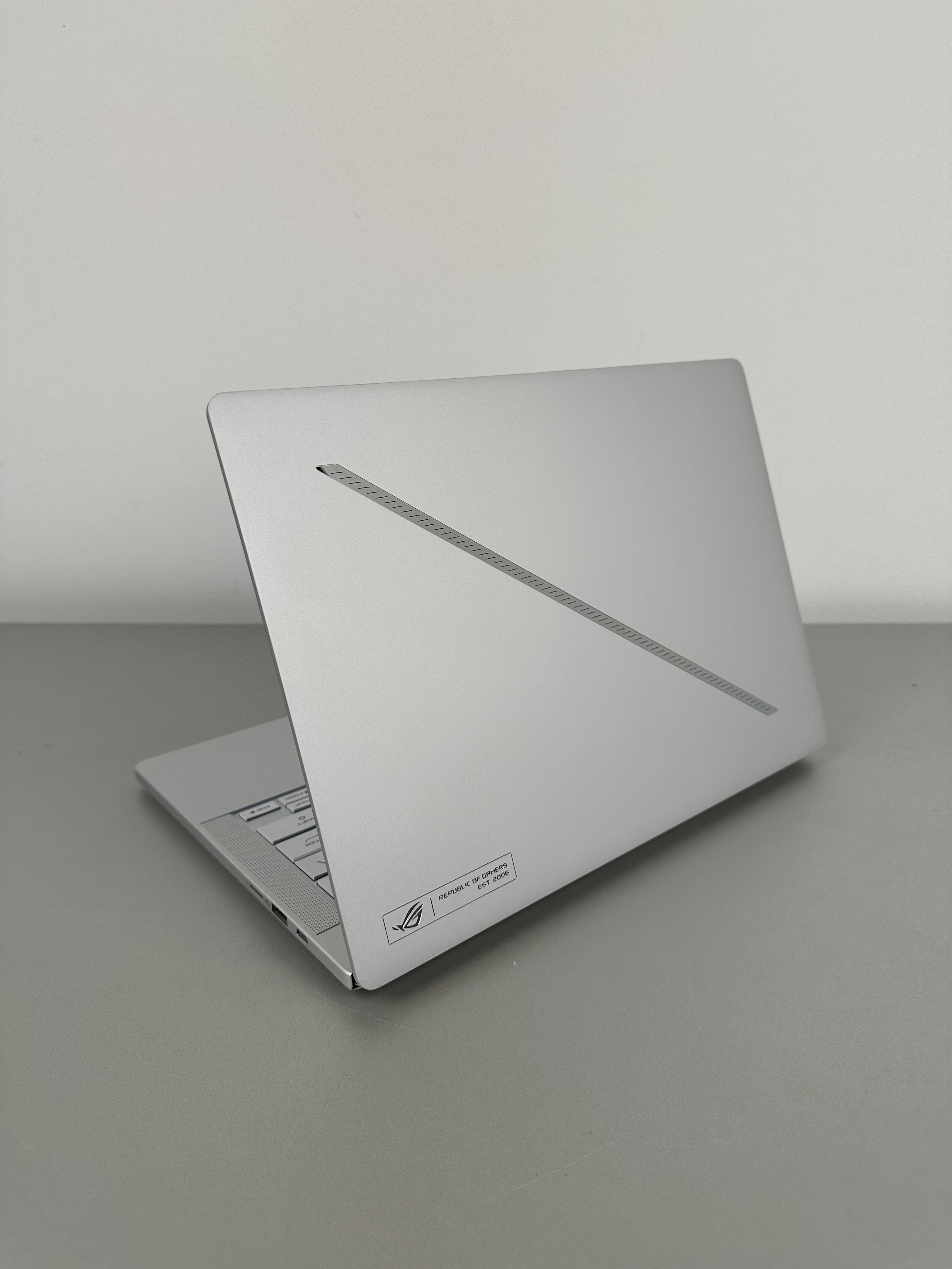 Характеристики ASUS ROG Zephyrus G14 2025 Игровой ноутбук 14", AMD ...