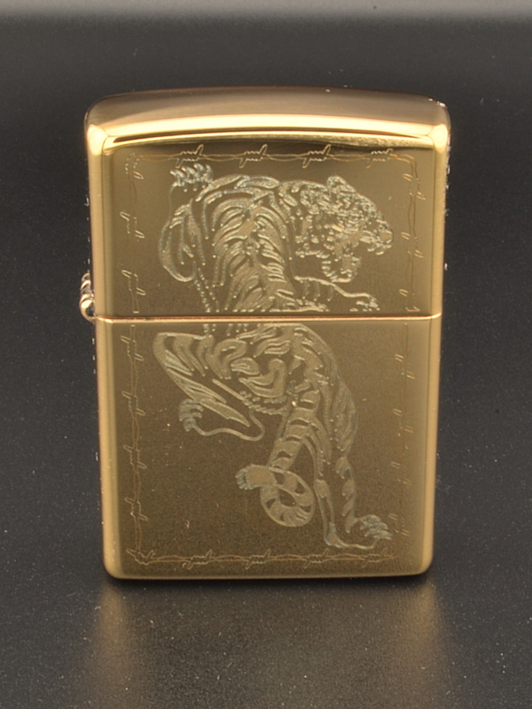 254B-AE400066 TIGER WITH BARBED WIRE Зажигалка бензиновая Zippo купить ...