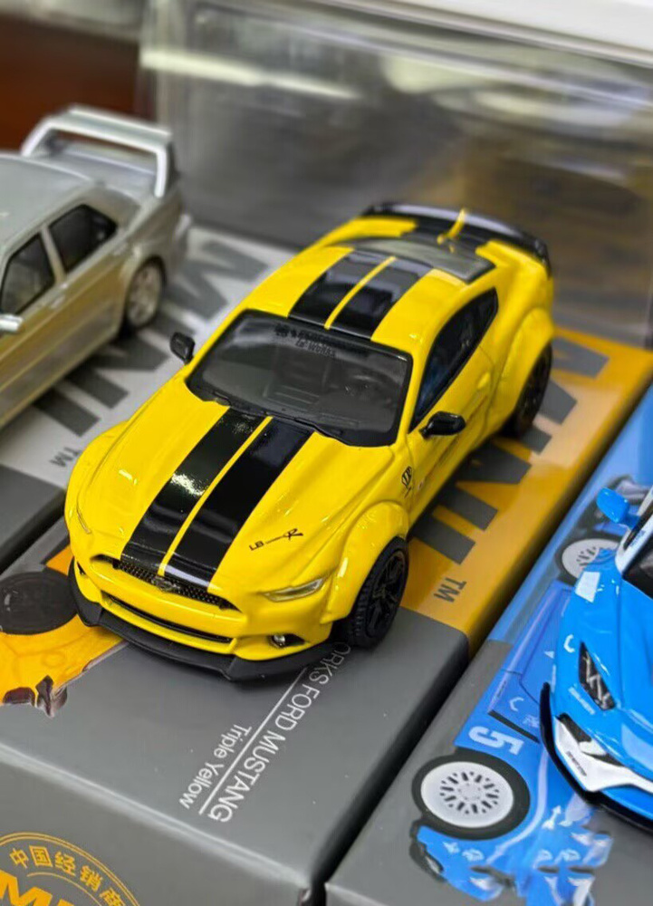 Машинка MINI GT MODEL 1:64 #1077 LB-WORKS FORD MUSTANG Triple Yellow ...