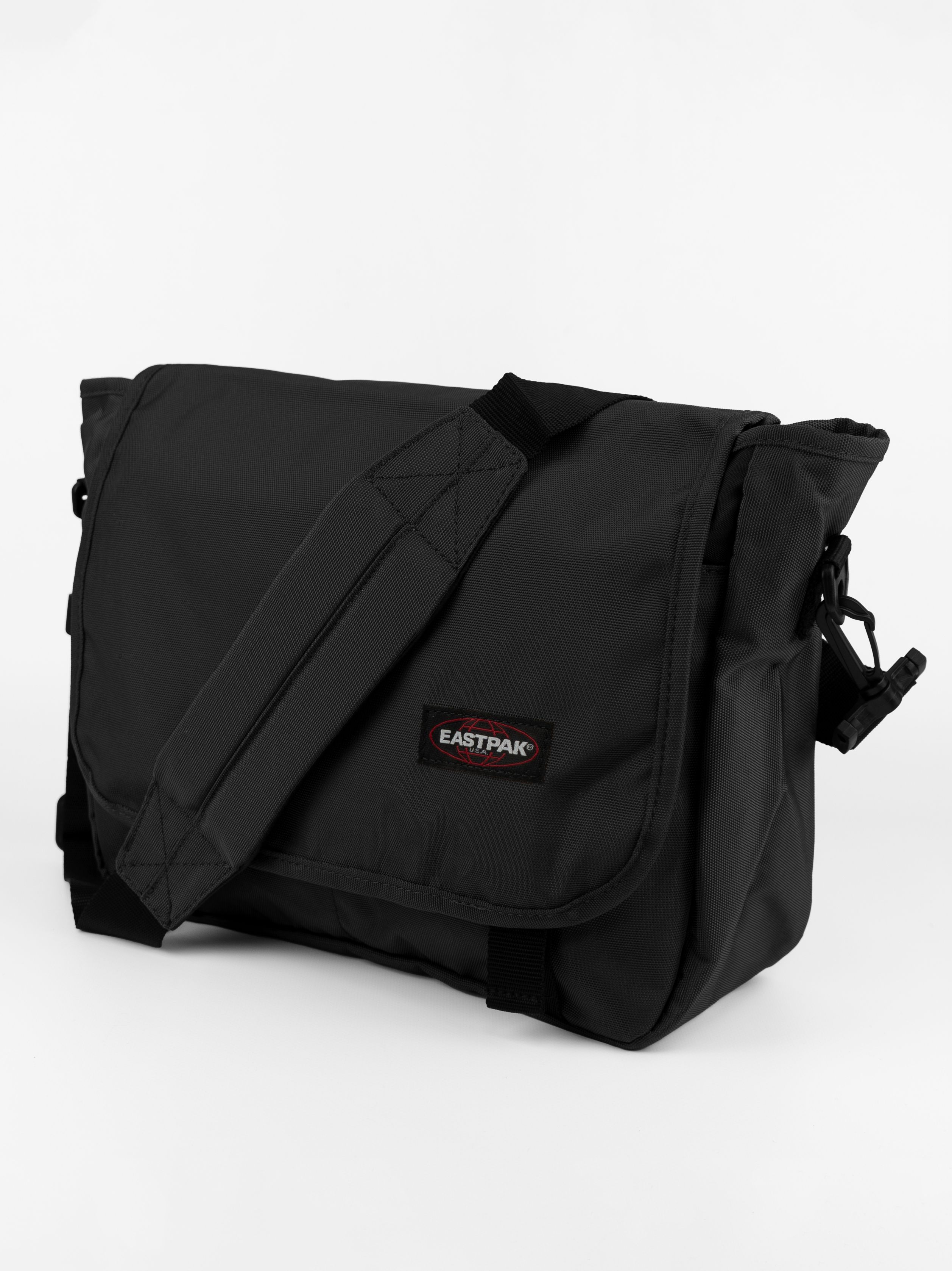 Сумка мессенджер на плечо Eastpak Jr черная 11,5л купить на OZON по ...