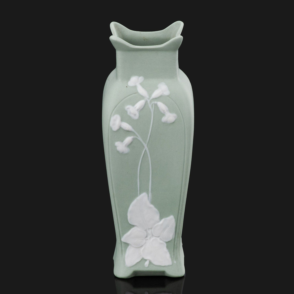 Ваза винтажная в стиле Модерн с цветочным декором, бисквит, крытье, Дмитровский фарфоровый завод ...