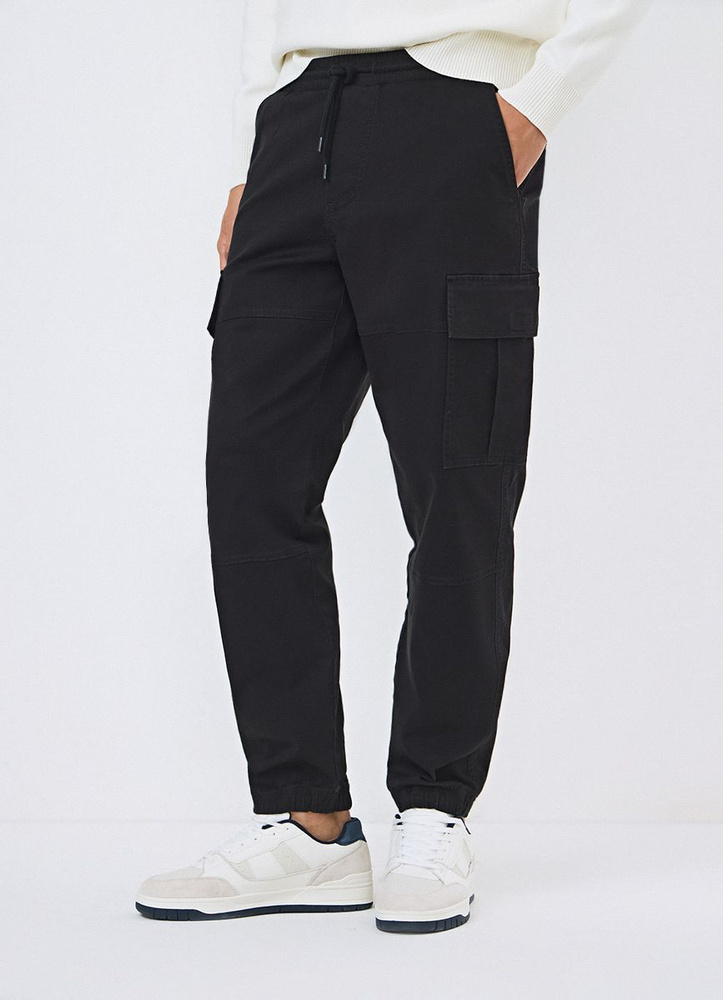 Брюки Мужской O'STIN джоггеры черный Текстиль Повседневный, размер 48 Резинка, Завязки прямой На ...