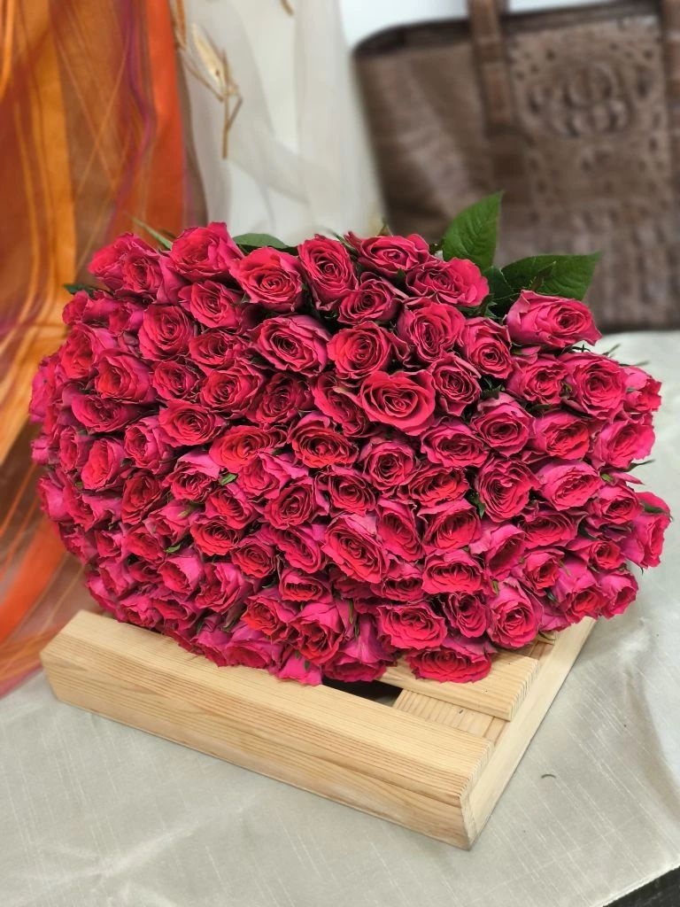Букет живых цветов из Малиновых Роз 35 шт. высота 42 см. FLOWER SHOP ...