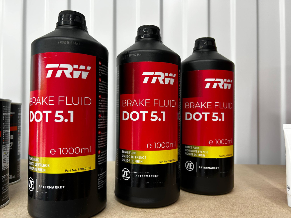 Тормозная жидкость TRW Brake Fluid Ultra DOT 5.1 1л. купить на OZON по низкой цене (1552214222)