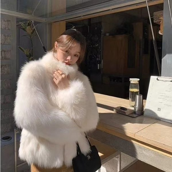 Шуба Женский Zara PLA пластик Значки круглый белый, размер 42 Длинный Австралия Зима облегающий ...