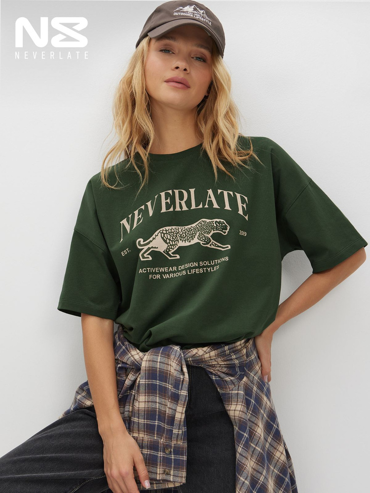 Футболка Женский NEVERLATE хаки Короткий, размер 46 Трикотаж Логотип оверсайз Повседневный ...