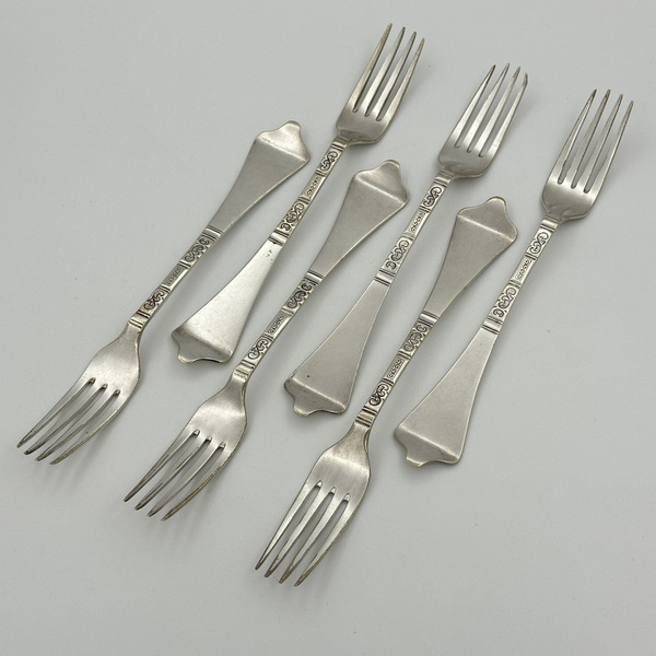 Набор из 6-ти столовых вилок, украшенных растительным декором, латунь, серебрение, Европа, 1890 ...