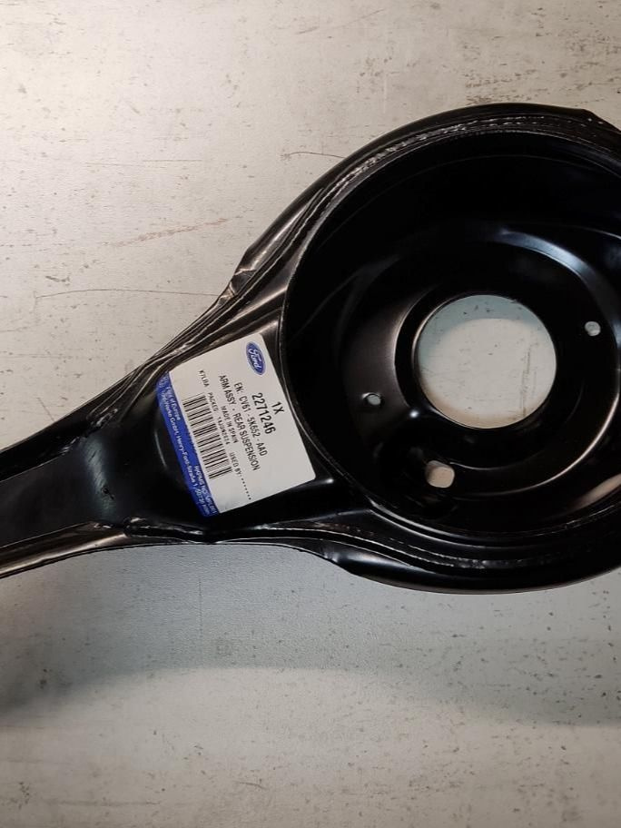 2271246 FORD Рычаг задний под пружину Kuga'13- купить c доставкой на ...