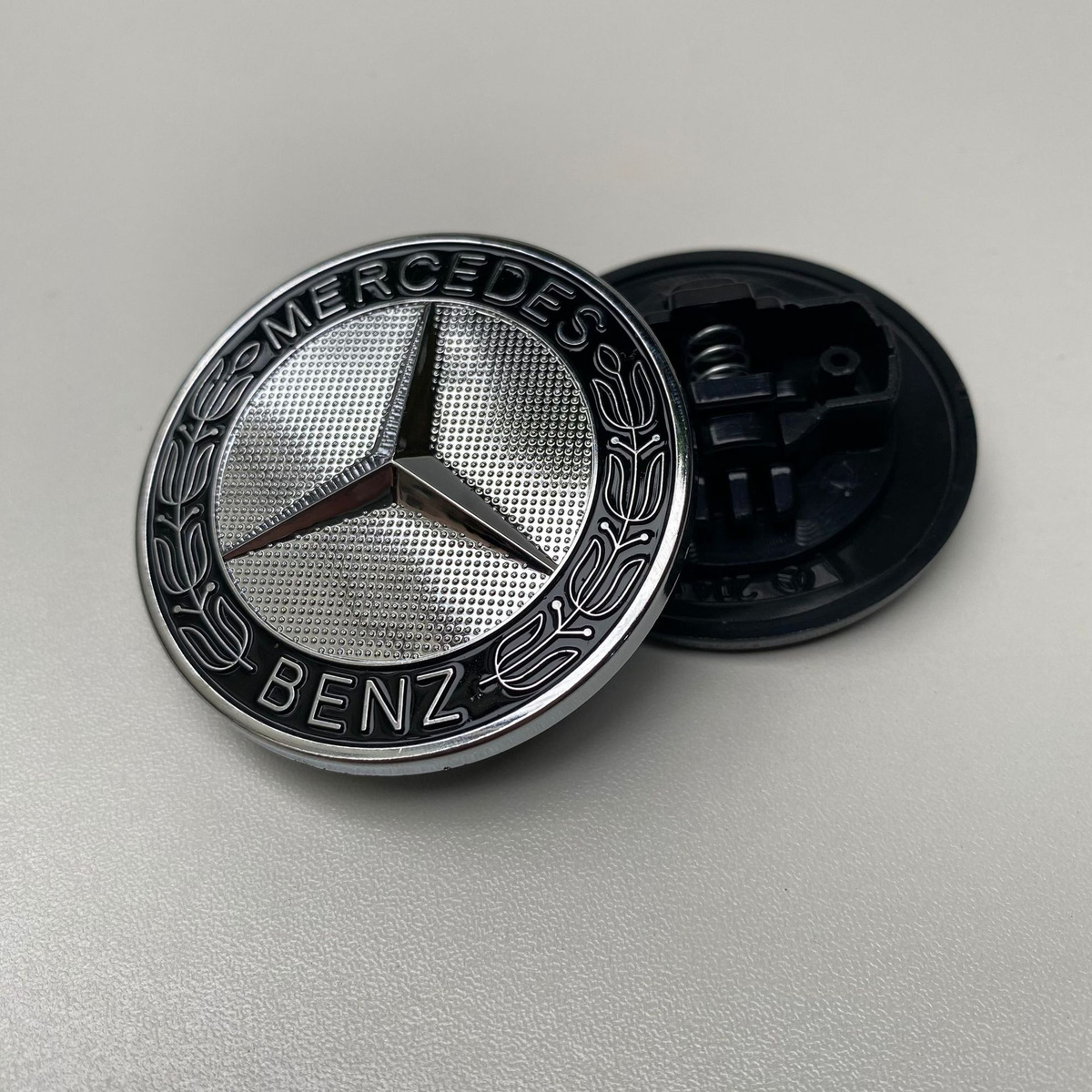 Эмблема на капот Mercedes-Benz серебристо-черный (1 шт).арт 2048170616 ...