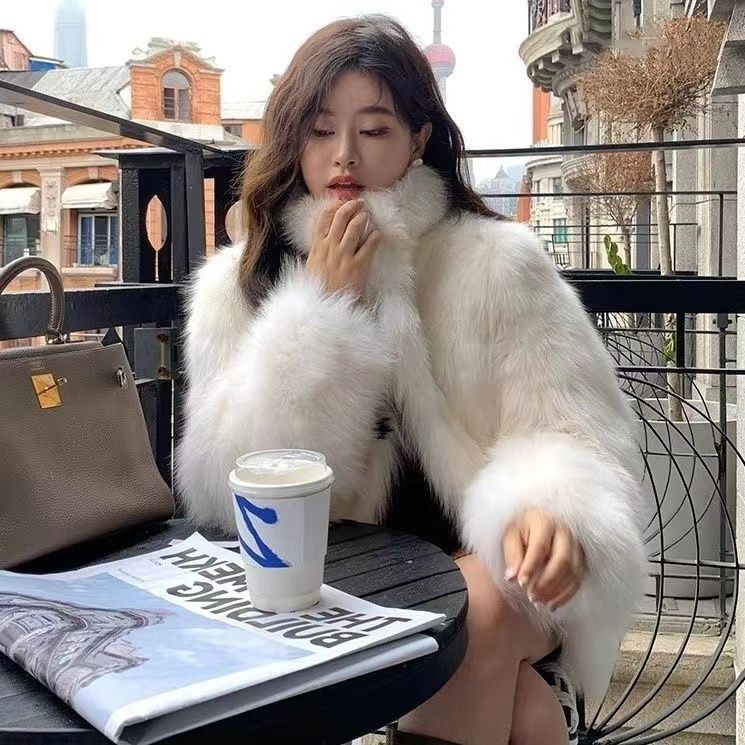 Шуба Женский Zara PLA пластик Значки круглый белый, размер 42 Длинный Австралия Зима облегающий ...