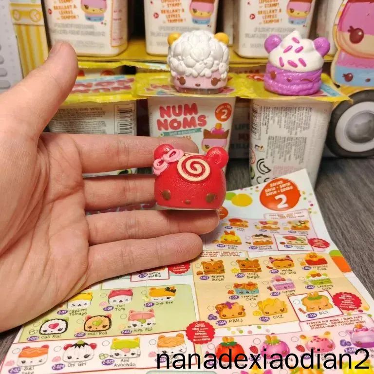 Игрушка Lip Gloss or Stamp/Сюрприз Num Noms Серия 4.1 Mystery Pack ...
