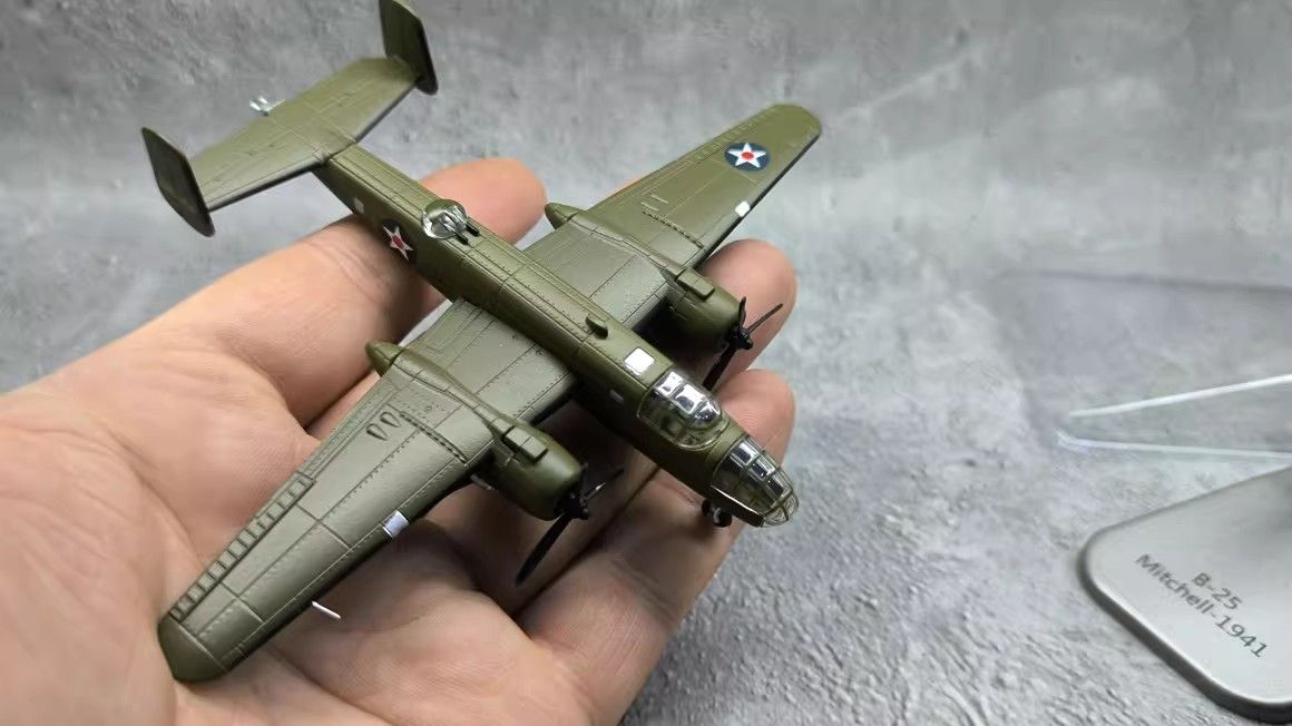 Коллекционная модель самолета B-25 Mitchell 1:144, металлический ...