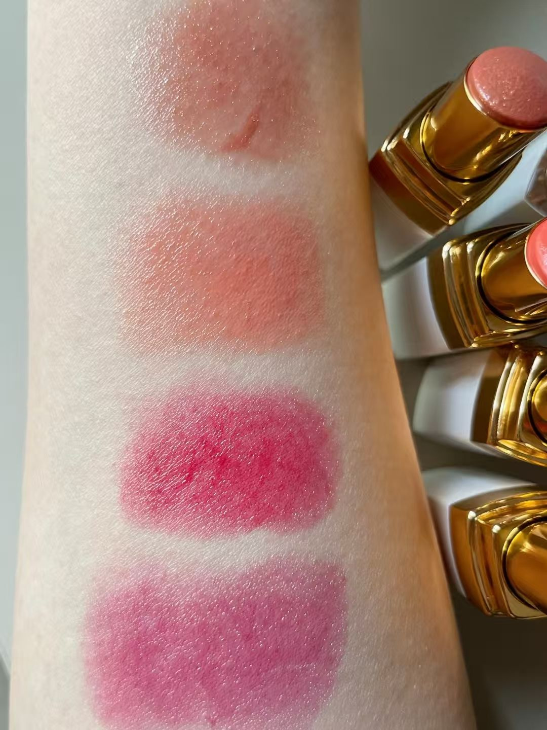 CHANEL ROUGE COCO BLOOM Стойкая увлажняющая помада оттенок #762 ...