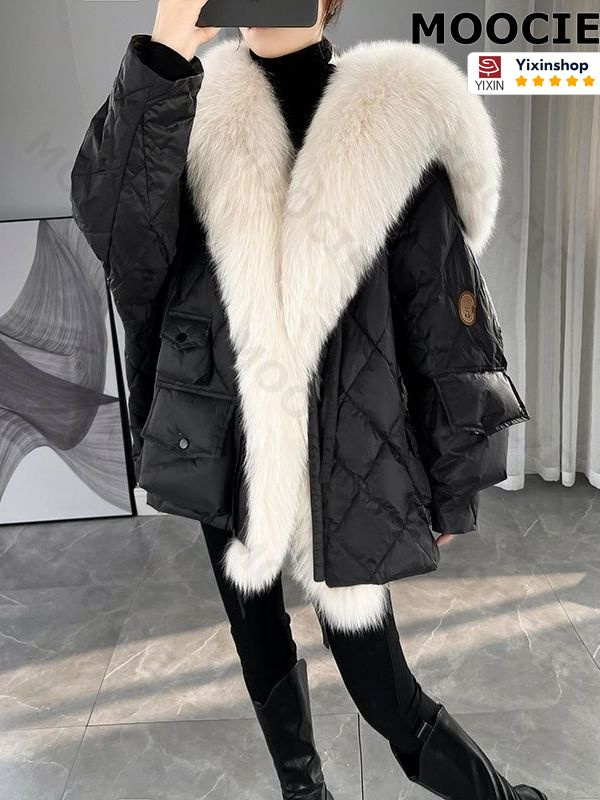 Пуховик Женский MOOCIE Воротник, Манжеты черный V-образный Мех искусственный, размер 46 Длинный ...