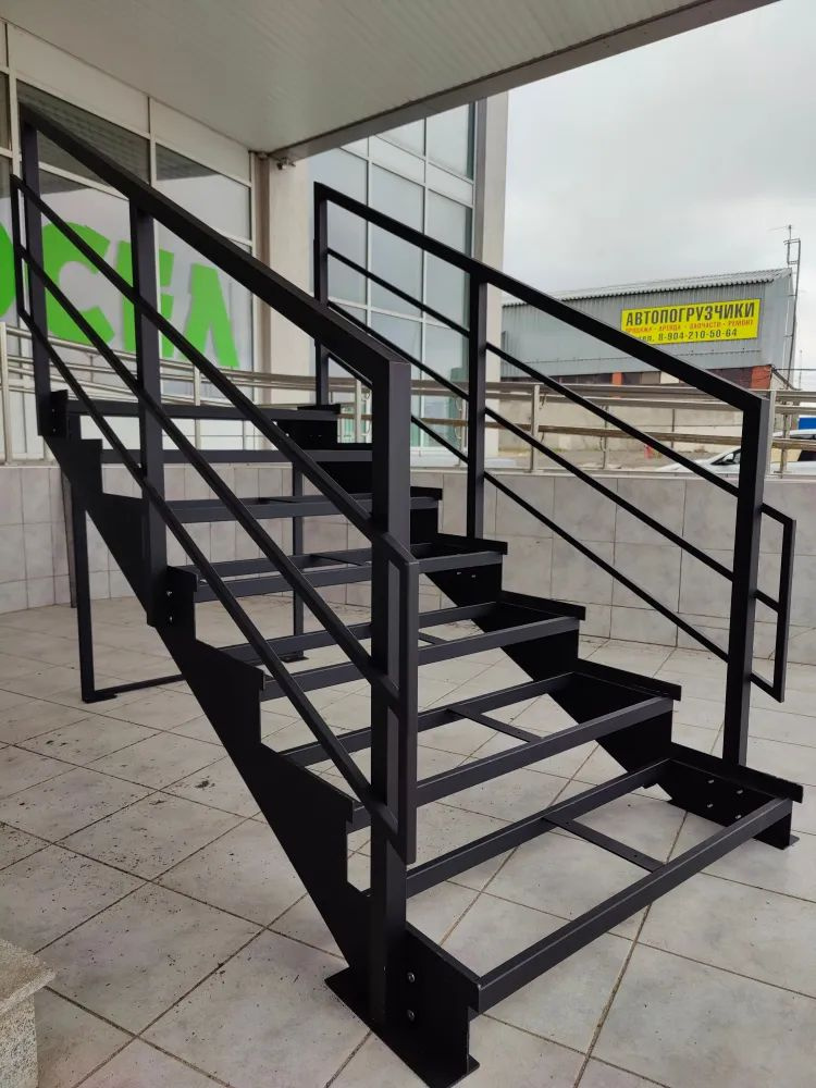 Лестница-крыльцо 7 ступеней,без ДПК,ограждения с двух сторон.ширина ...