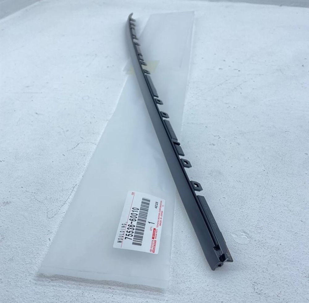 Молдинг лобового стекла, левый TOYOTA Land Cruiser 150, Lexus GX400/460 ...