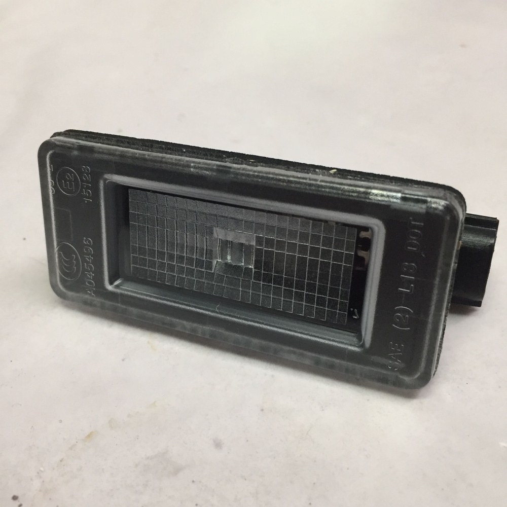 Фонарь освещения номерного знака Renault 265108990E Duster II купить на ...