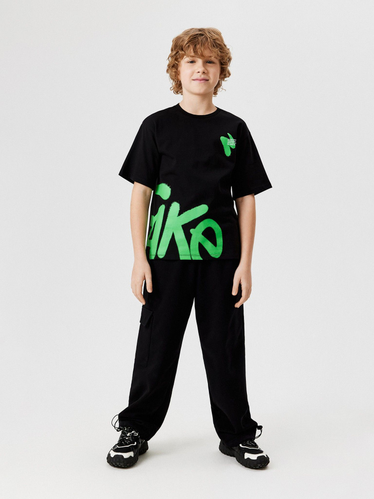 Футболка Мальчики Acoola черный, салатовый Короткий, размер 134 Трикотаж, Хлопок Буквы и цифры ...