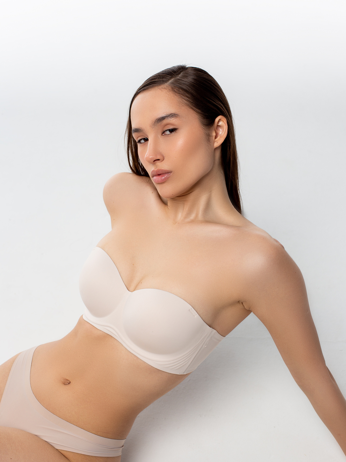 Бюстгальтер Женский OOZE без бретелей, бандо, размер 85C бежевый Нейлон, Спандекс Повседневный ...