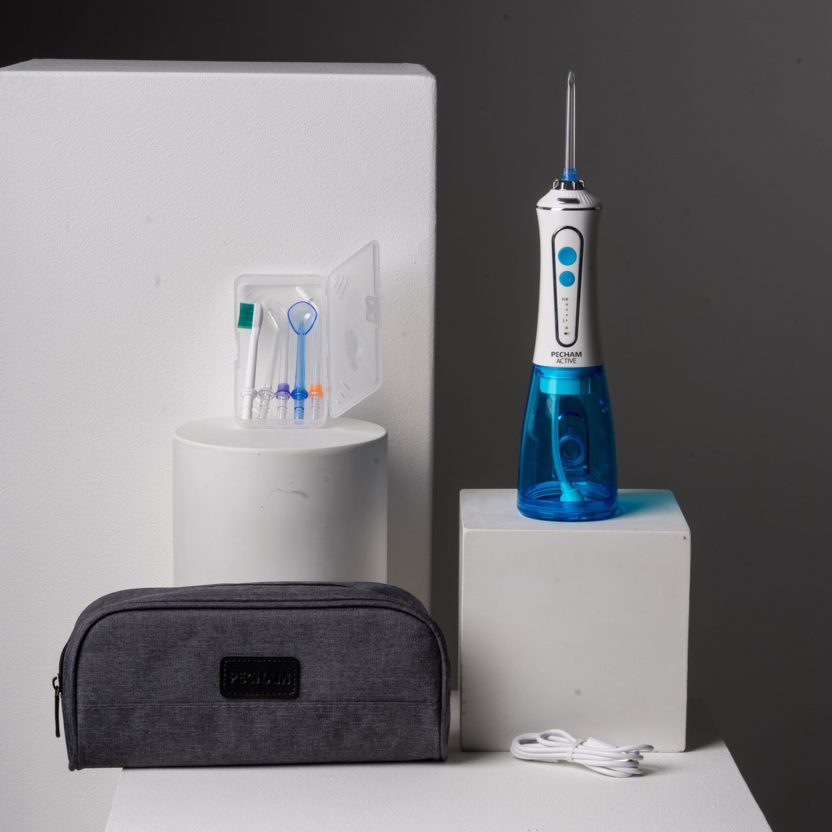 Ирригатор для полости рта портативный PECHAM Active PC-2001, 6 насадок с кейсом и дорожным ...