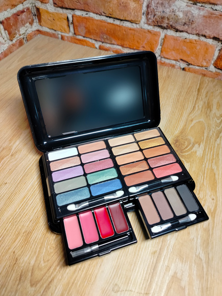 FS Beauty Serenade De Luxe Make Up Kit 51 Подарочный набор декоративной ...
