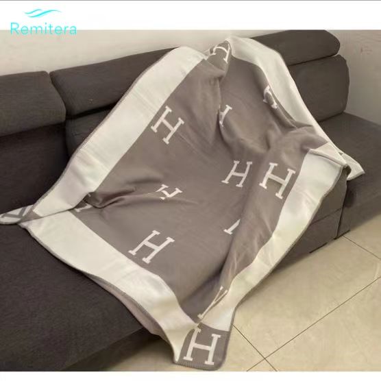 Hermes Плед двусторонний avalon , Перо, 170 см х 135 см купить на OZON ...