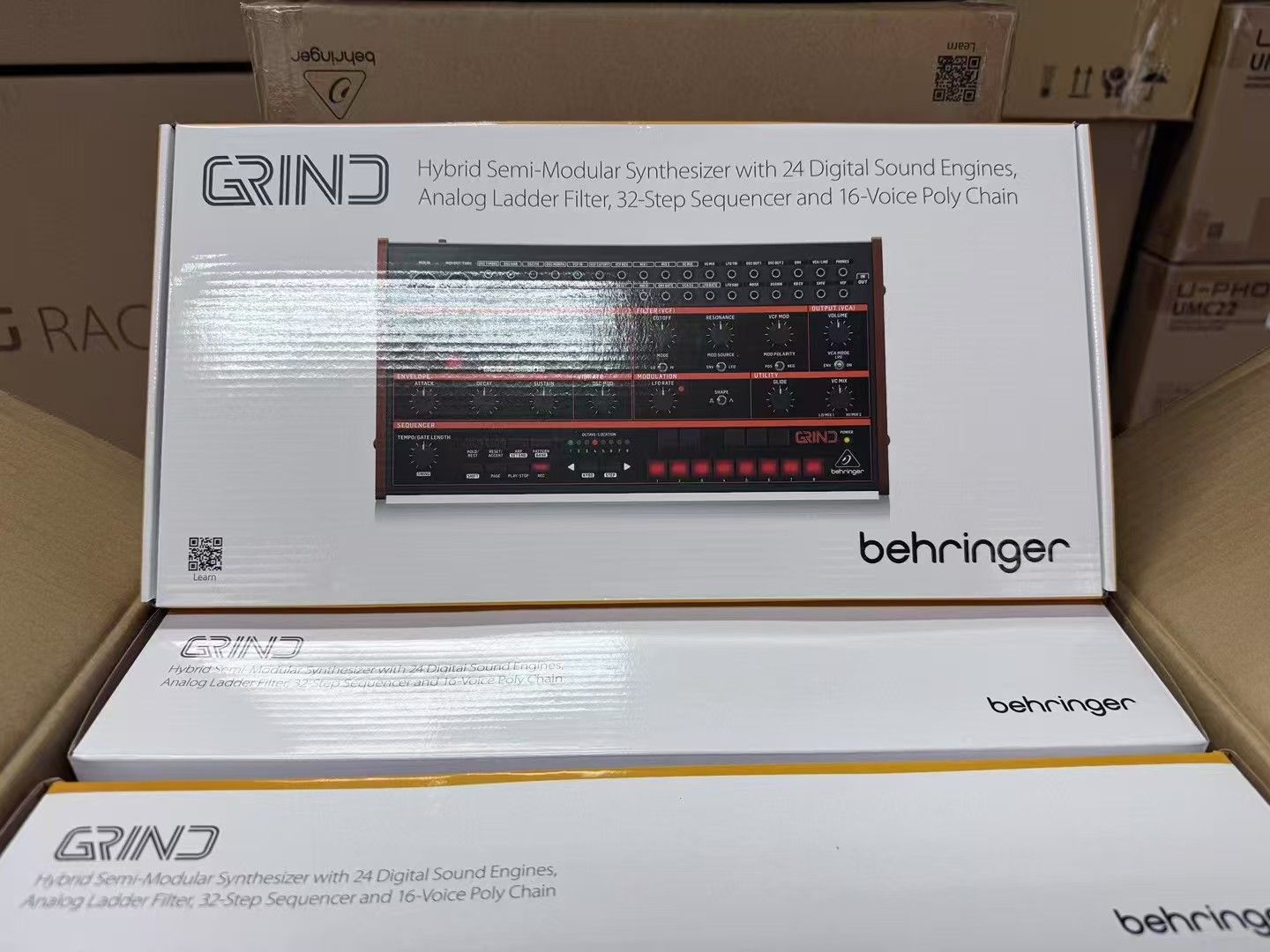 Behringer Grind Полумодульный профессиональный перкуссионный настольный ...