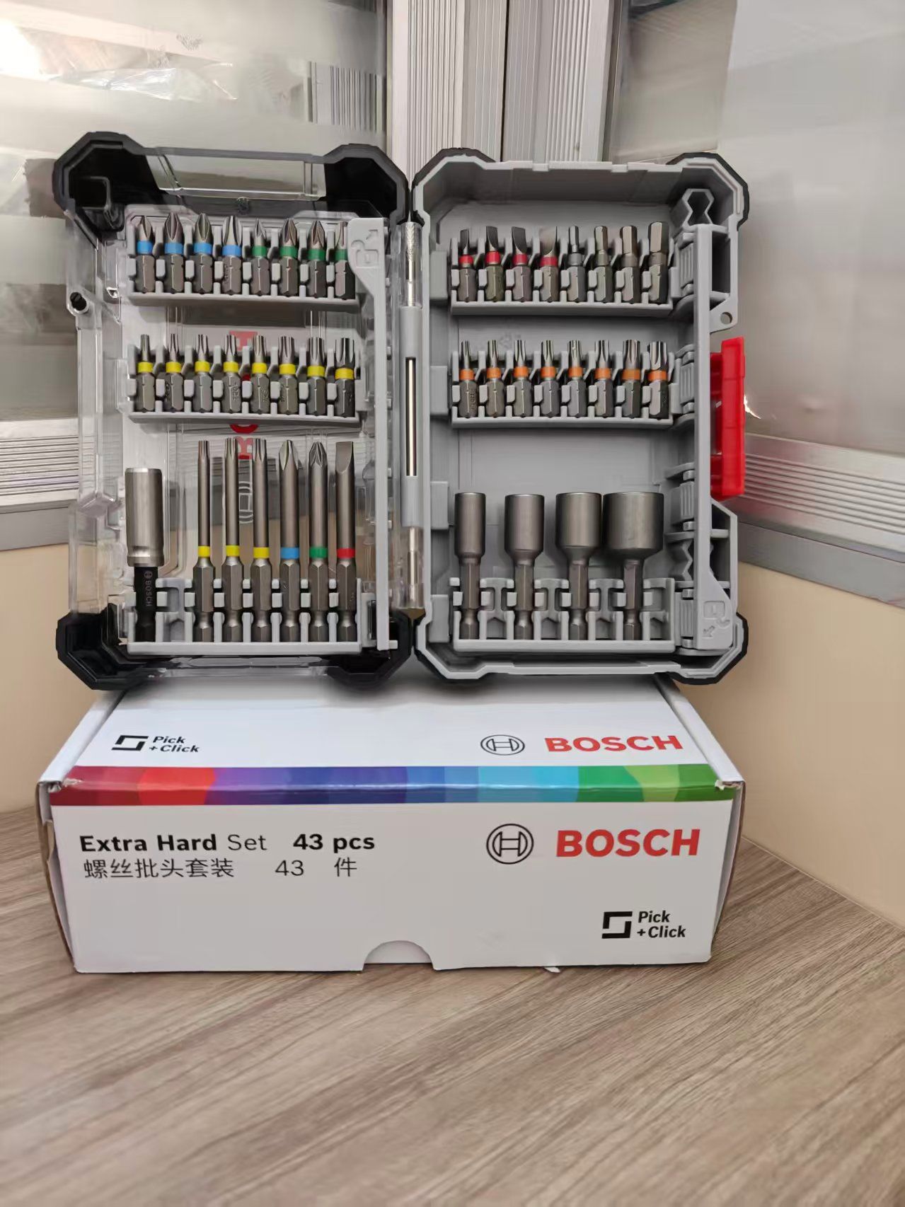 Комплект из 43 предметов с насадками и сверлами для шурупов Bosch ...