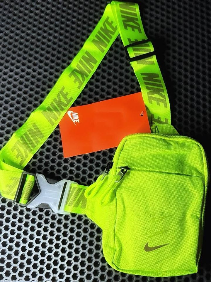 Сумка Найк бананка через плечо маленькая салатовая - купить с доставкой ...