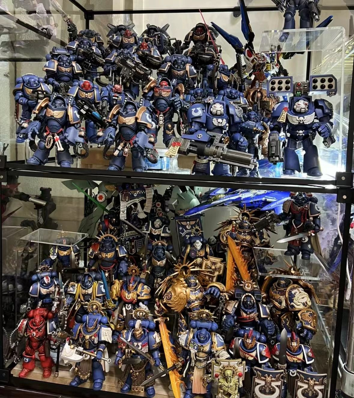 Подвижная фигурка JOYTOY Warhammer 30K Ultramarines Legion Praetor with ...