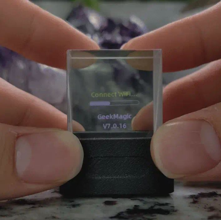 Cyber Cube, Голографический куб GeekMagic Mini WiF с настольными часами ...