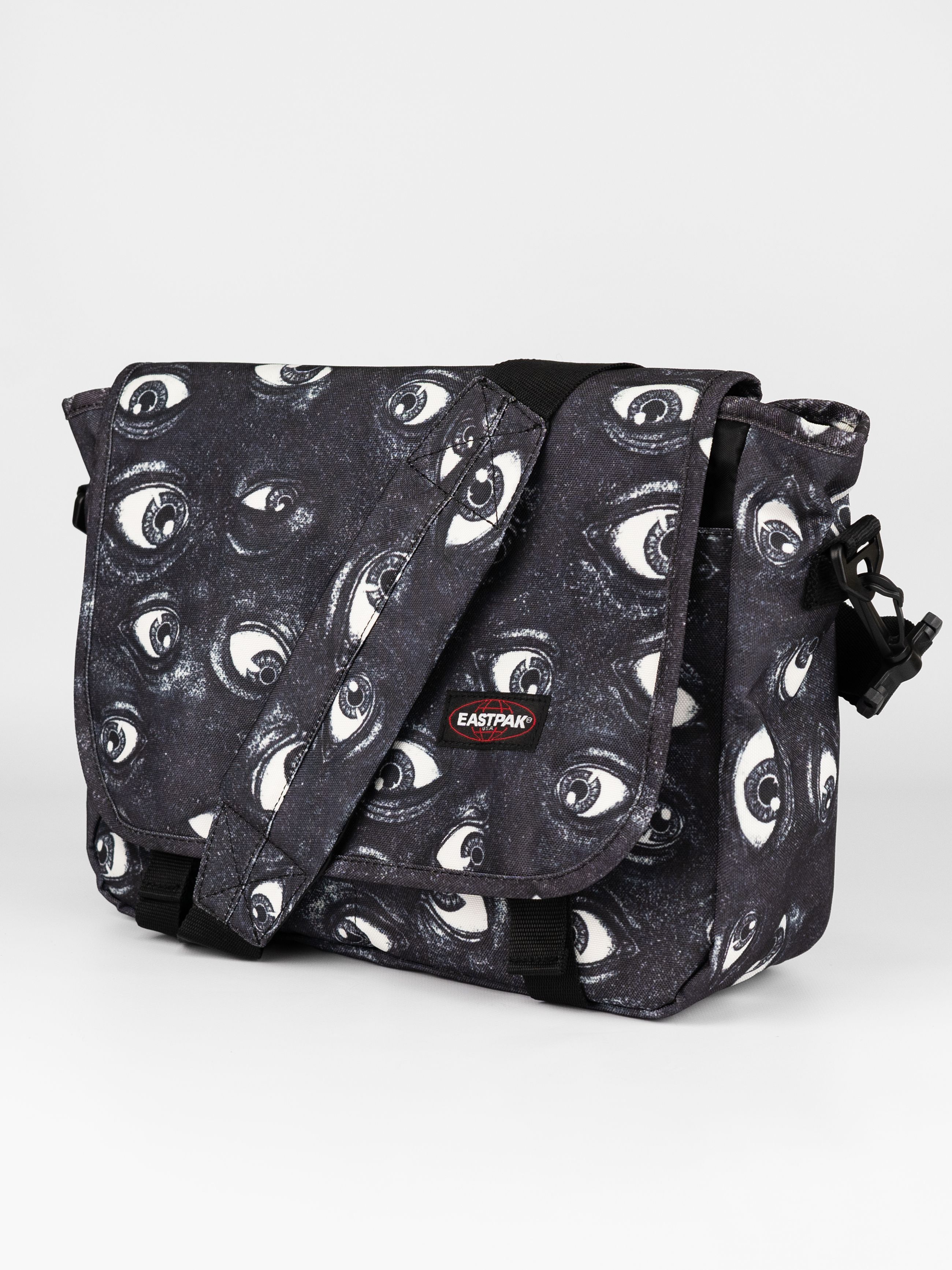 Сумка мессенджер на плечо Eastpak Jr Dark Eyes 11,5л купить на OZON по ...