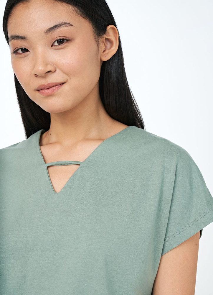 Футболка Женский FUNDAY хаки Короткий, размер 52, 54 Трикотаж Однотонный полуприлегающий ...