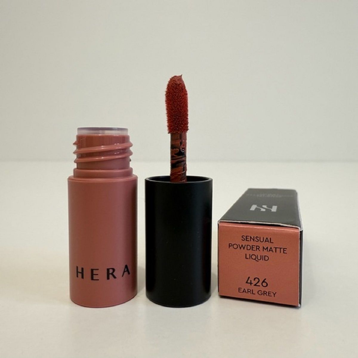 Hera Губная помада No426 (1,4гр)Sensual Powder matte Liquid Earl Grey ...